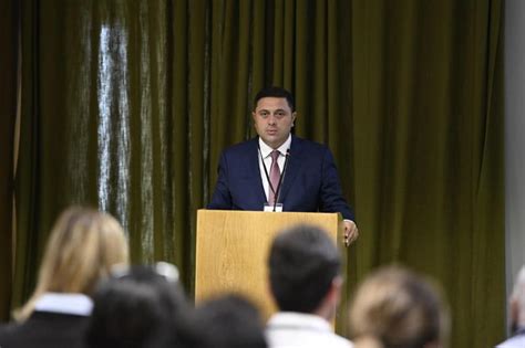 რომეო მიქაუტაძე კონფერენციაზე „მზის ფოტოელექტრული Pv სისტემები საქართველოს ქალაქებისთვის