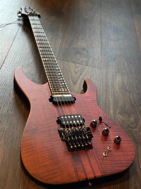 Schecter Banshee Elite 6 พร้อมไข่มุก Floyd Rose Cats Eye