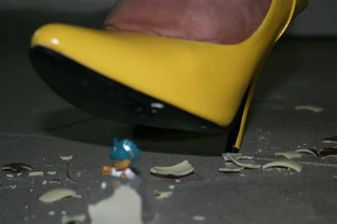 Anna In Yellow Heels Pics Xhamster