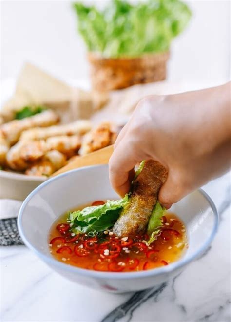 Cha Gio Vietnamese Fried Spring Rolls The Woks Of Life