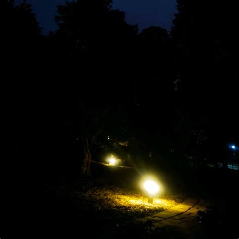 探讨 Redis 和 Mysql 的特点，并比较它们在不同的方面优势和限制 数据库 处理 存储