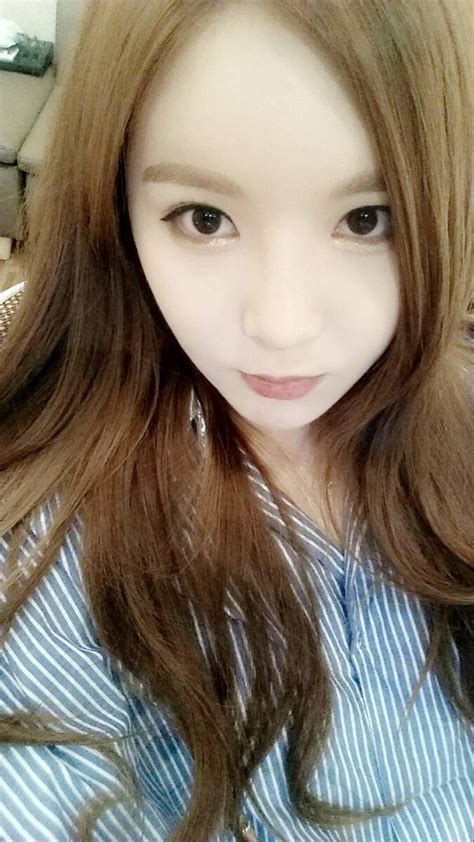 Min G 안녕하세요 오랜만에 인사드립니다 푹푹찌는 무더위 다들 어떻게 보내고 계신가요 저도 요새 더위와 습도 에어컨바람 때문에 힘든 나날들을 보내고 있네요