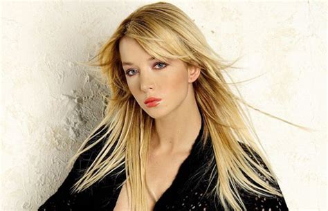 Elif Ece Uzun Kimdir Tr