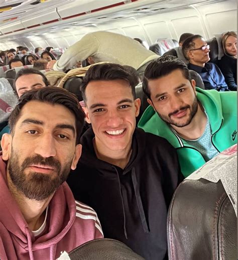 سلفی علیرضا بیرانوند با 2 بازیکن پیشین استقلال در راه تبریز عکس طرفداری