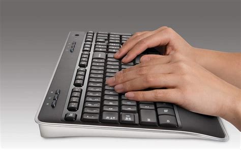 Logitech K520 Wireless Keyboard Mouse Combo English Refurbished — Tech