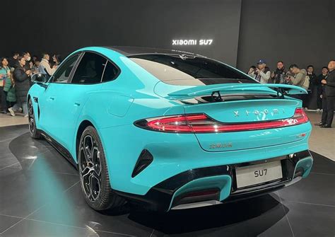 【小米汽車】小米公布 Su7 海灣藍電動車！配自家 V8s 超級電機、加速規格超班！ Ezonehk 科技焦點 汽車 D231228