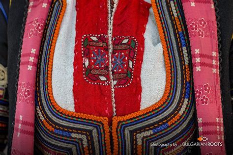 ПРАЗНИЧНА ЗИМНА ЖЕНСКА НОСИЯ С ИЗВОР РАДОМИРСКО втората половина на ХiХ в Носията е от