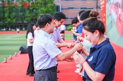 你好，新安泰人！上海交大安泰经管学院2023级研究生开学典礼隆重举行 中华新闻