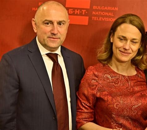 ЕКСКЛУЗИВНО В ПИК Tv Ива Митева Обидно е партии да раздават торбички и кафета на обедняващите