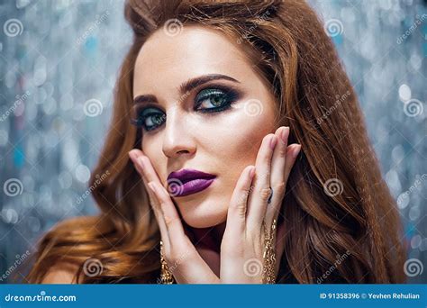 Ragazza Del Modello Di Fascino Di Modo In Biancheria Sexy Fotografia Stock Immagine Di Esotico