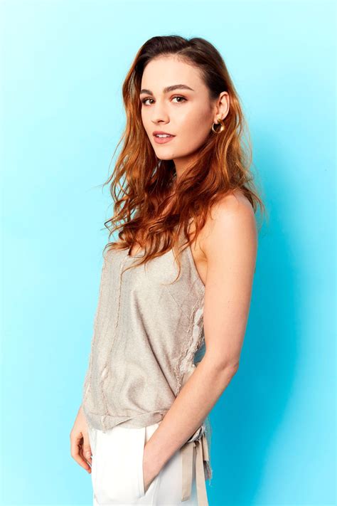 Sophie Skelton Scrolller