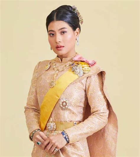 ผู้หญิง สมเด็จพระเจ้าลูกเธอ เจ้าฟ้าสิริวัณณวรี นารีรัตนราชกัญญา ทรง