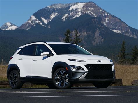 2022 Hyundai Kona Review One Name Four Great Small Suvs Autoblog