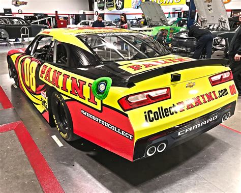 Une Voiture De Course Panini