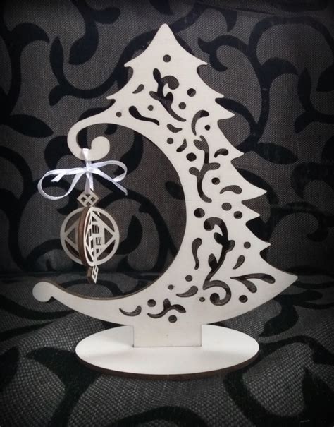 Статуэтка Новогодняя елочка с игрушкой Статуэтка Ёлочные игрушки Лазерная гравировка