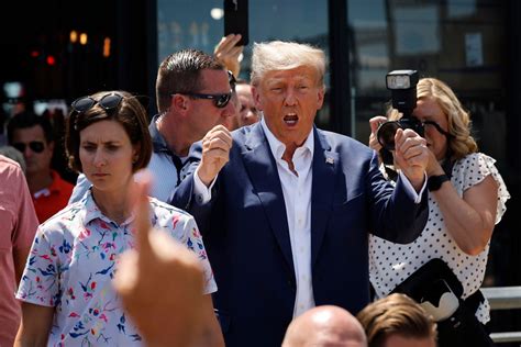 Trump Desantis And More 2024 Candidates Pack Iowa State Fair • Iowa