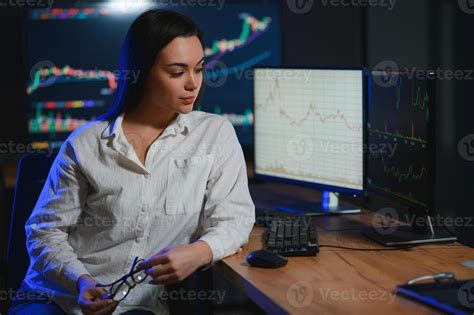 Successful Smart Woman Investor And Crypto Trader Stock Photo At Vecteezy