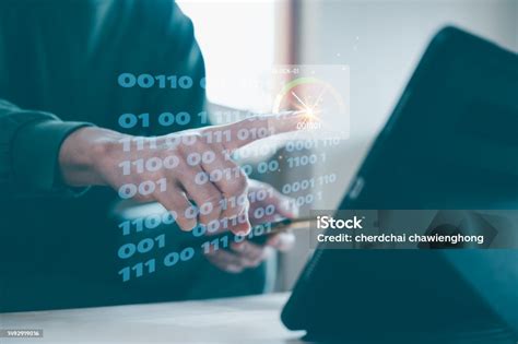 혁신 디자인 인공 지능 디지털 트랜스포메이션 변경 관리 사물 인터넷 가상 다이어그램 스마트 산업에서 일하는 남자 아이테크 Stem 주제에 대한 스톡 사진 및 기타 이미지