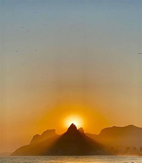 Pin By Bel Girassol On Imagens Sunset Sea Natural Landmarks Pretty
