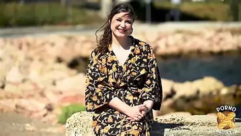 Kim Wagt Es Zum Ersten Mal In Einem Trio Lesbischen Vergnügen Zu