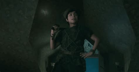 See Jude Law S Captain Hook In Peter Pan Wendy Trailer Parade