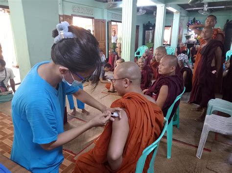 ဆိပ်ကြီးခနောင်တိုမြို့နယ်၌ ဆွမ်းဆန်စိမ်း စုပေါင်းလောင်းလှူပွဲ အခမ်းအနားသို့ကြွရောက်မည့် သံဃာတော