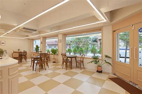 바닥에 포인트를 준 27평 케이크카페 인테리어 일산 마두동