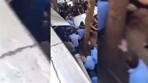 ببینید حمله عجیب دانشجونماها به یک دختر چادری دختر محجبه را به میان