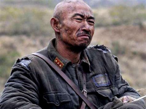 還記得亮劍中獨臂衝鋒的騎兵連連長嗎，他的原型竟是這位開國少將 每日頭條