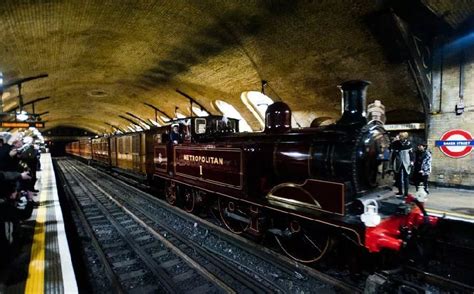 历史上的今天——1863年1月10日，世界上第一条地铁通车。