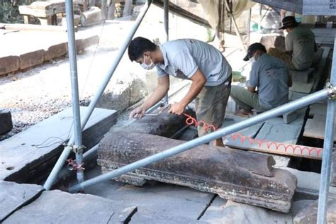 អាជ្ញាធរជាតិអប្សរា កំពុងជួសជុលរានហាល និងបង្កាន់ដៃនាគ នៅប្រាសាទបន្ទាយសំរ៉ែ នគរដ្រេហ្គន