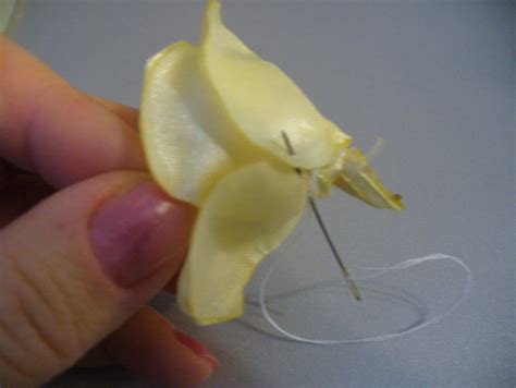 Мастер-Класс: роза из атласа. Обсуждение на LiveInternet - Российский ...