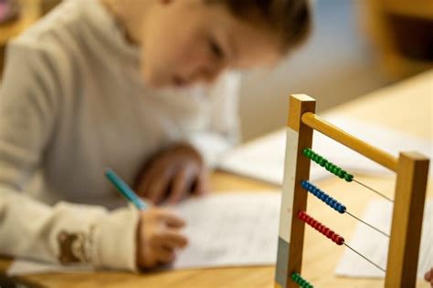 Начален етап Монтесори училище