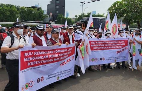 Dokter Dan Nakes Pb Idi Demo Di Dpr Tolak Ruu Kesehatan Omnibus Apa