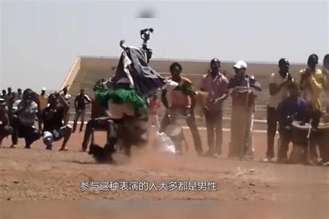 非洲火热的烫脚舞至今没人敢模仿看到最后忍不住笑了