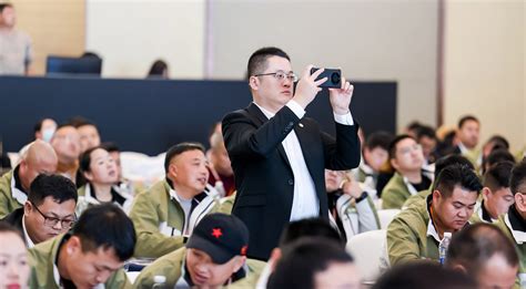 中国龙蟠润滑世界高端品牌遥遥领先 润滑油好龙蟠才好张默闻作重磅演讲 张默闻策划