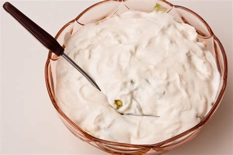 Картофена салата с краставица варени яйца и сирене Супичка пътеводител на новака в кухнята