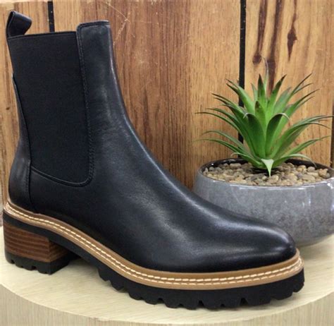 Eos Linear Black Lifestyle Footwear
