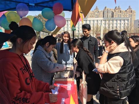 数学与计算机科学学院举办“疯狂π对，π送欢乐”活动