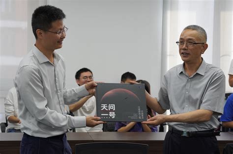 社交机器人检测算法研究成果发表 数据空间研究中心