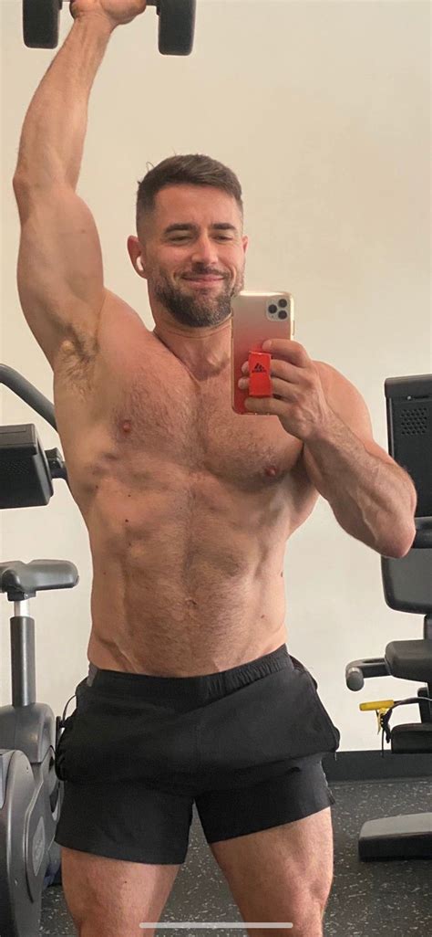 Exercise에 있는 Larry Fraga님의 핀 사람 수영복