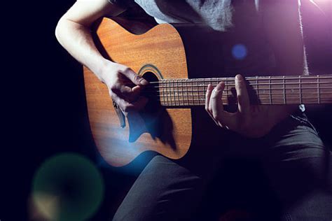 90 000 Musik Akustik Foto Stok Potret And Gambar Bebas Royalti Istock