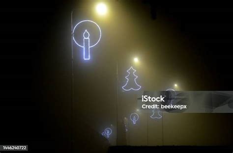 키치 색상의 환각 조명 장식 네온을 대체합니다 긴 전선 루프 주택 및 정면에 개발 된 클럽 케이블 베들레헴 혜성 꼬리가 달린 별 불 크레인 설치 선 Led 조명에 대한 스톡