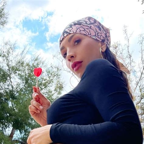 Neiva Mara On Instagram Why Did You Follow Me 😎😇🤗 More In Soyneiva