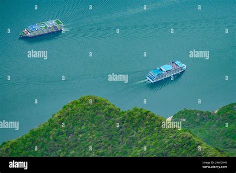 Chongqing China March Tourists Enjoy The Scenery Of The Two Banks Of The Xia River