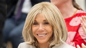 Blazer En Cuir Et Pantalon Vintage Brigitte Macron 72 Ans Porte Lensemble Parfait Pour