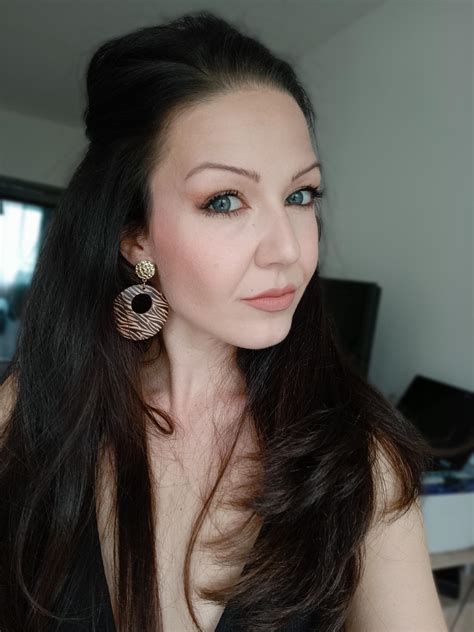 Juicy Mom Says Hi Scrolller
