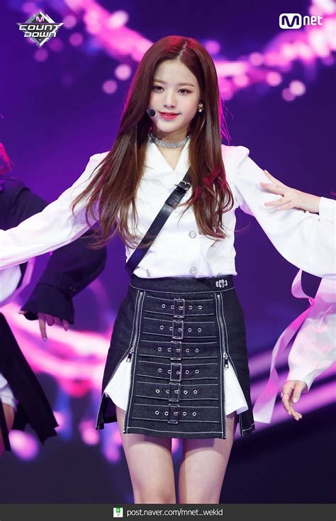Wonyoung Izone 181115 엠카운트다운 Izone 라비앙로즈la Vie En Rose 현장포토 네이버 포스트 무대 의상 소녀 패션