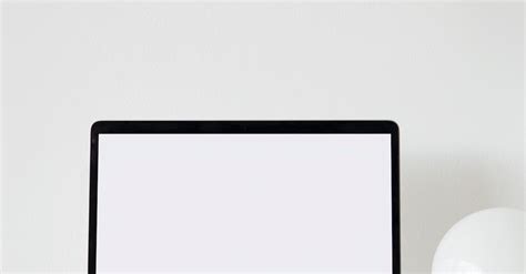 Copy Space 가젯 간단한 배경 그래픽 디자인 기기 기술 기술 디스플레이 기술 장비 깨끗한 미학 노트북 데스크탑 설정 디지털 작업 공간 목업