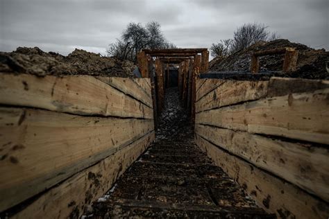 Україна прискорила будівництво фортифікацій на фронті Цензор НЕТ